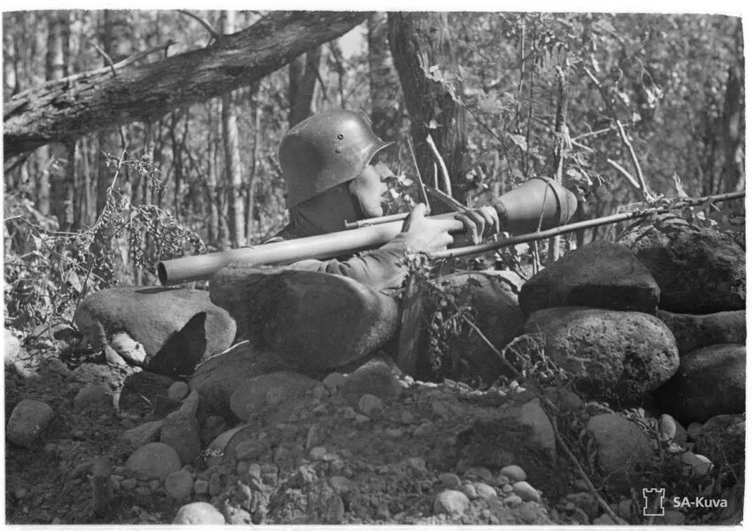 Know Your WW2 Weapons: The German Panzerfaust